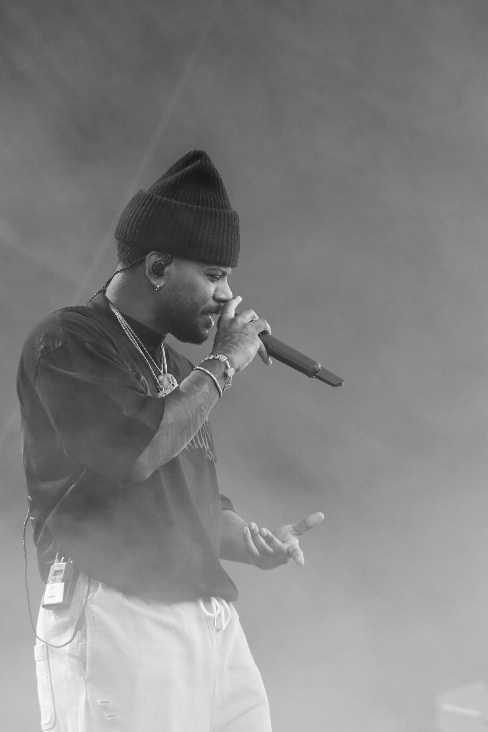 At One Music Fest, Singer Bryson Tiller Had Crowd Moving and Vibed Out ...